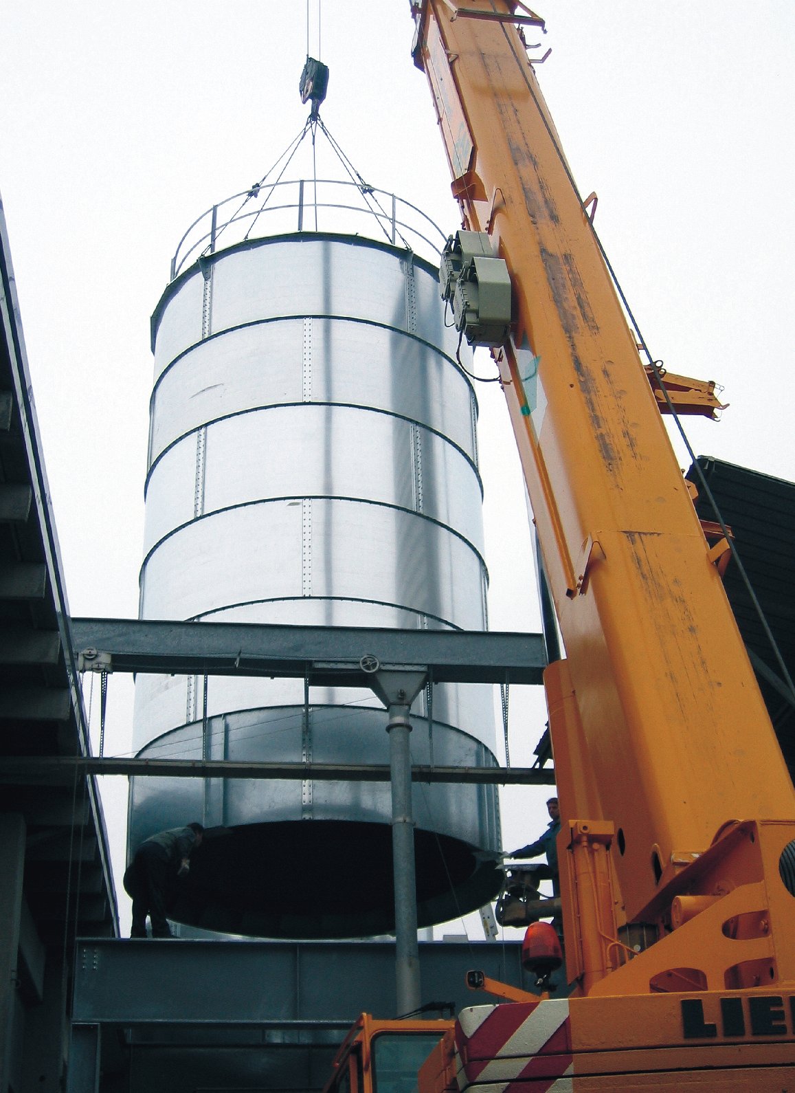 Silozuri metalice din tabla lisă – Eqinto – distribuitor de utilaje ...