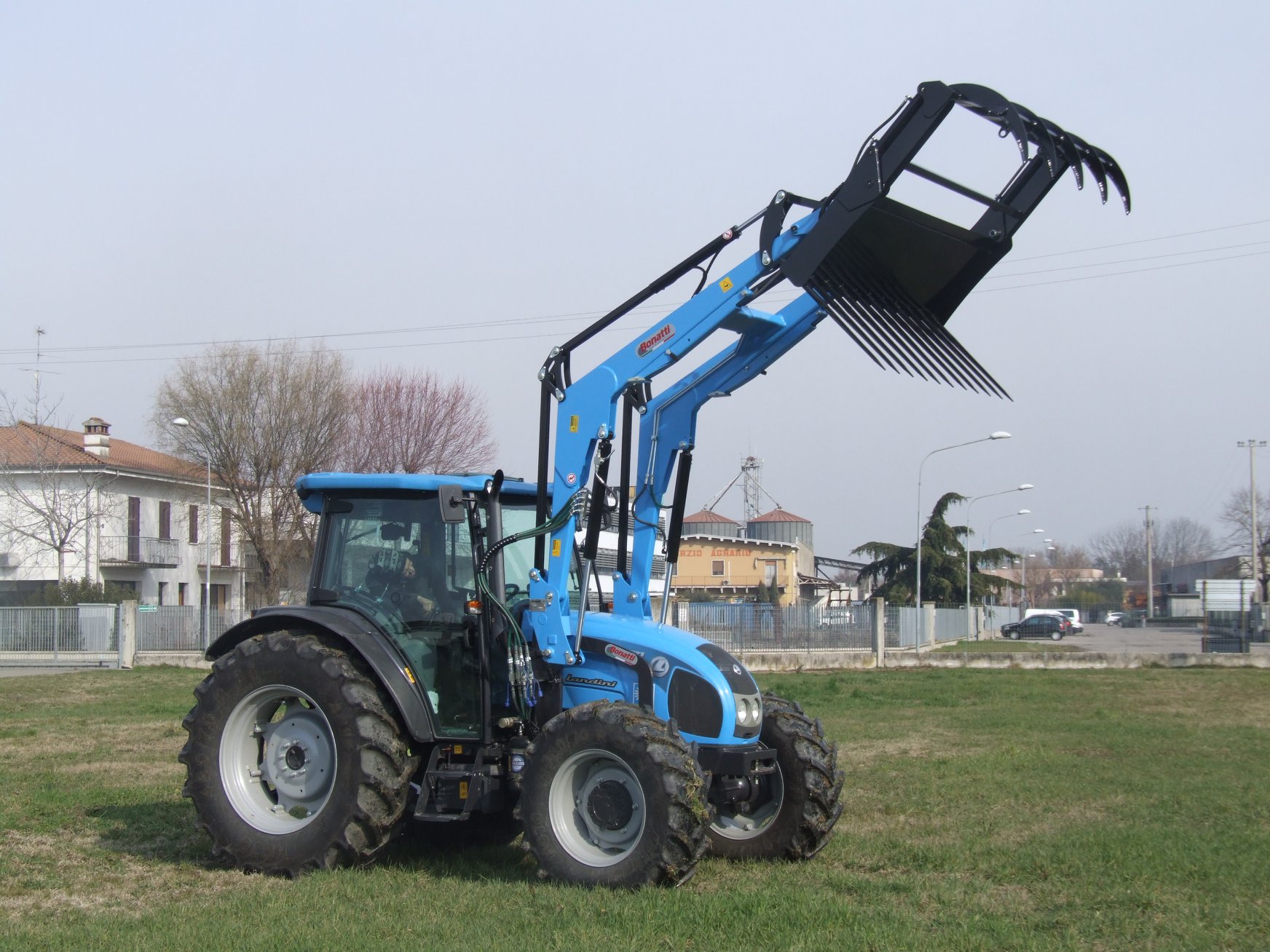 Încărcătoare frontale pentru tractoare – Eqinto – distribuitor de ...