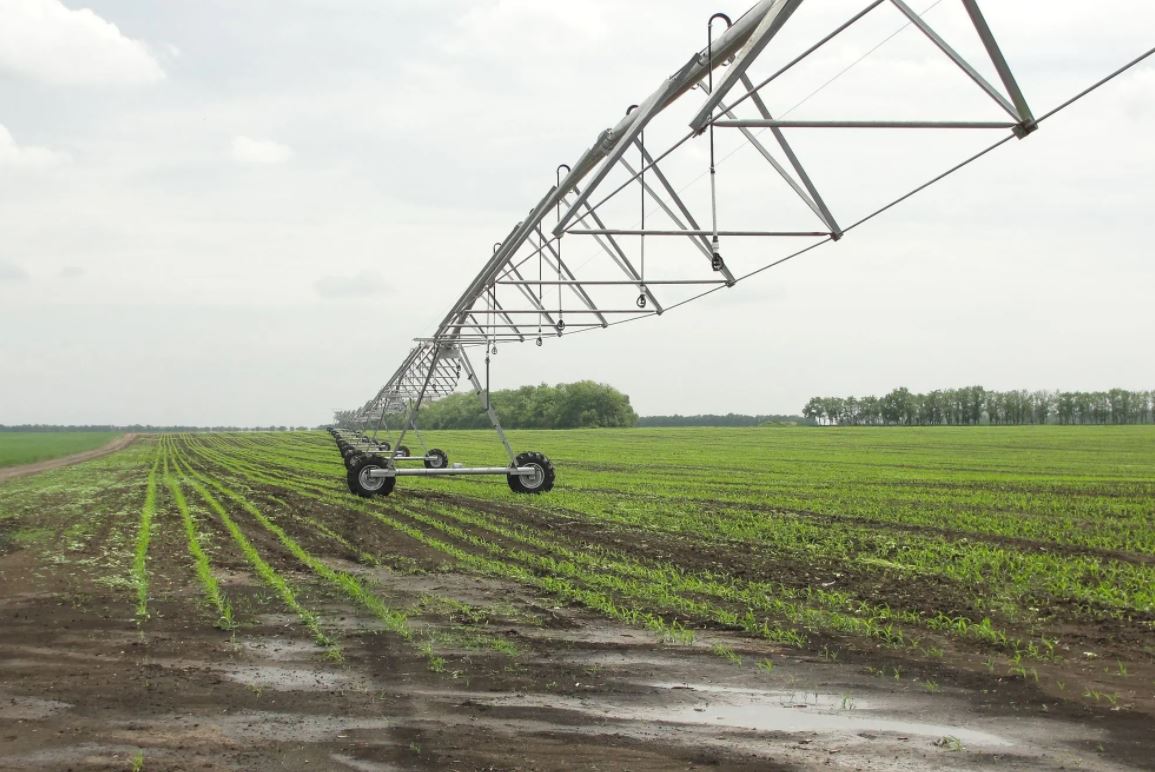 Pivoți de irigații și instalații liniare pentru irigat – Eqinto ...