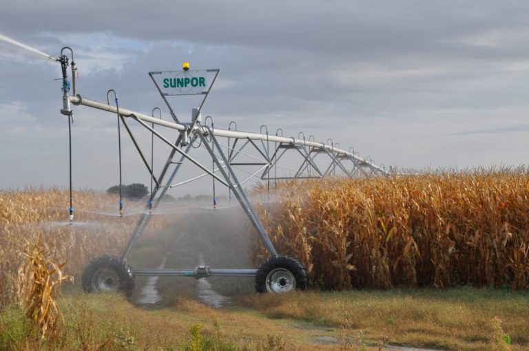 Pivoți de irigații și instalații liniare pentru irigat – Eqinto ...