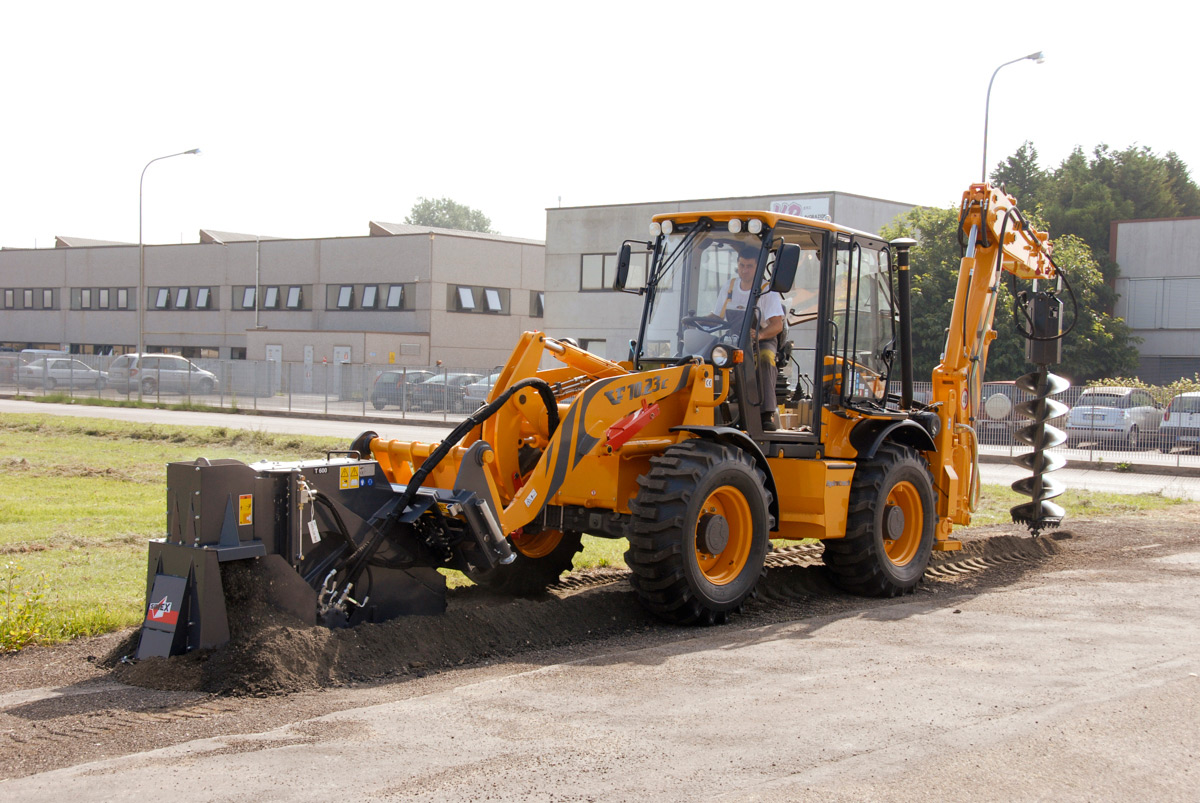 Buldoexcavatoare – Eqinto – distribuitor de utilaje agricole, de ...